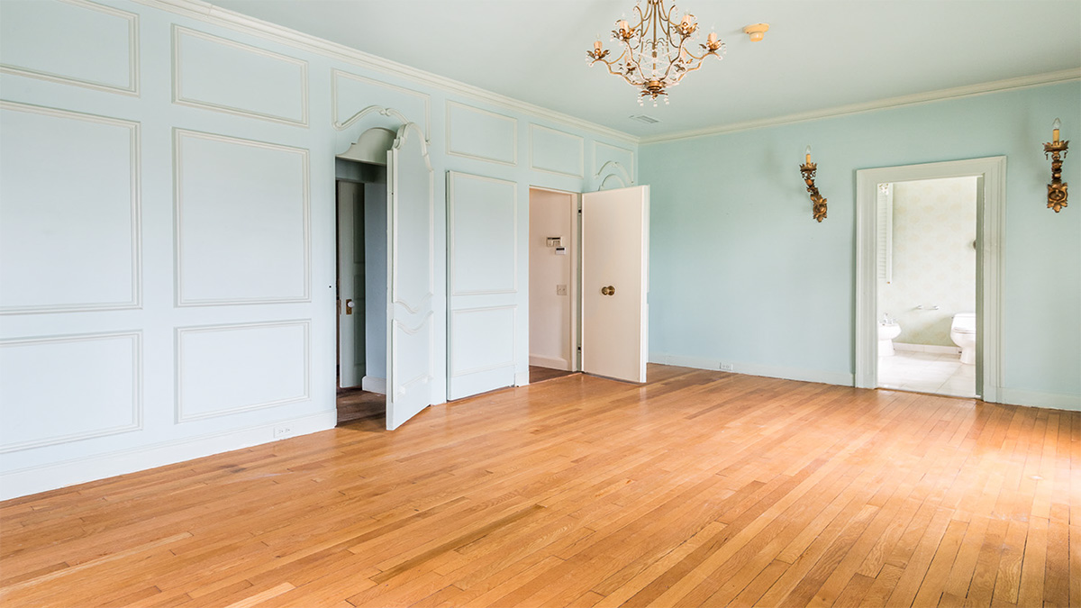 Step into the Master Bedroom - Green Front